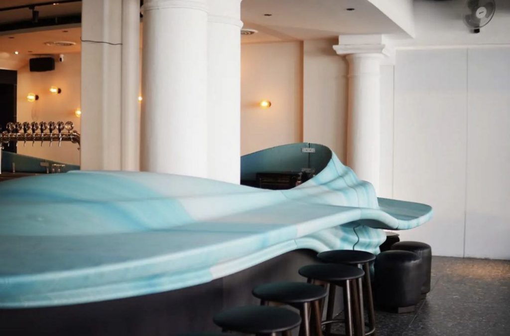 NEW SUSTAINABLE BAR WITH UNIQUE 3D-PRINTED BAR TABLE - Shout