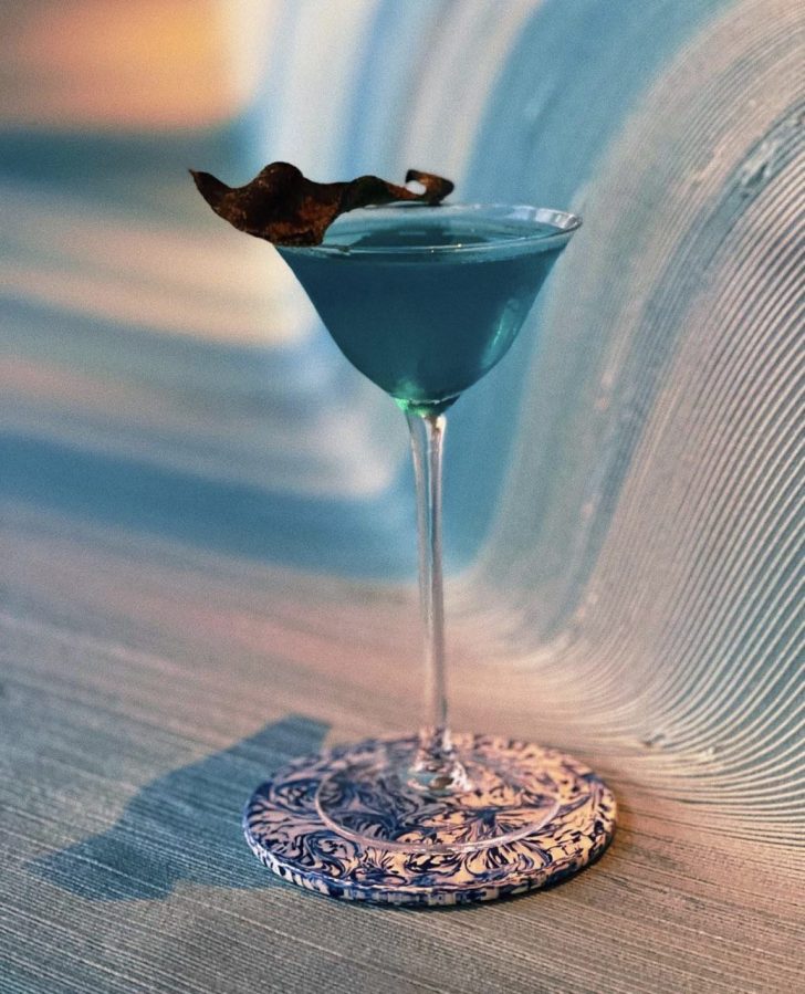 NEW SUSTAINABLE BAR WITH UNIQUE 3D-PRINTED BAR TABLE - Shout