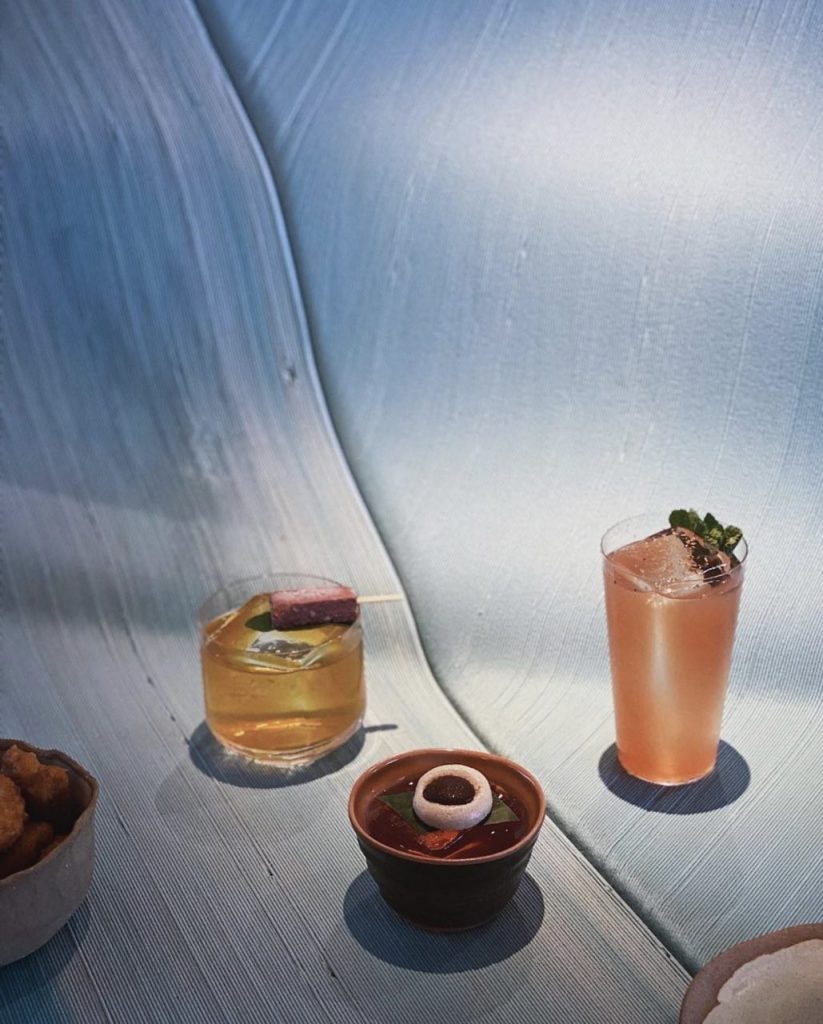 NEW SUSTAINABLE BAR WITH UNIQUE 3D-PRINTED BAR TABLE - Shout