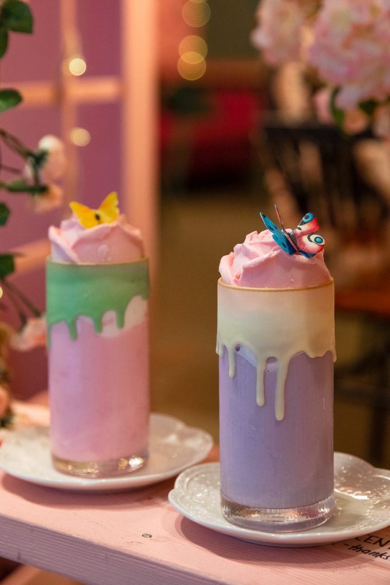 NEW FLORAL JELLY SHAKES @ PINK AND TEAL-THEMED CAFÉ - Shout