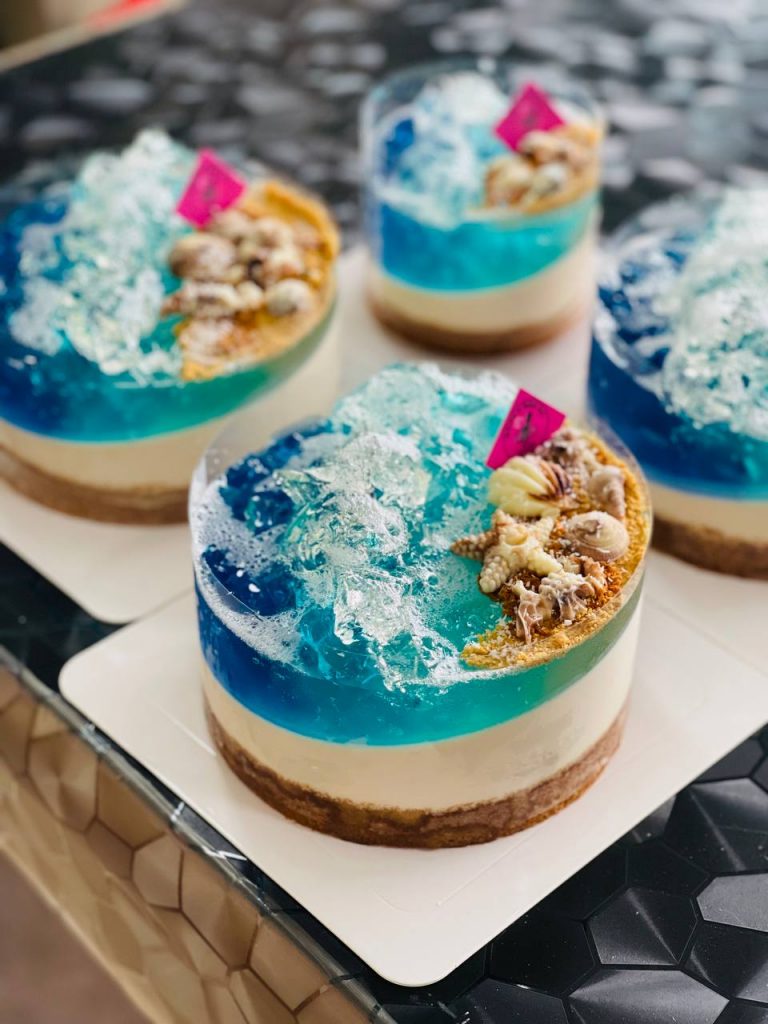 REALISTIC OCEAN-THEMED 3D JELLY CHEESECAKE WITH EDIBLE SEASHELLS - Shout