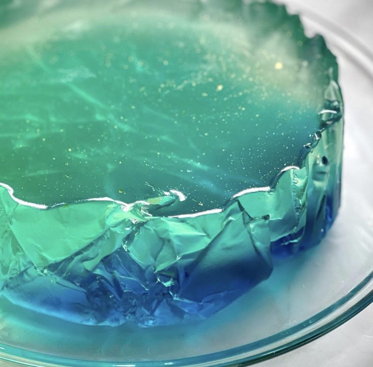REALISTIC OCEAN-THEMED 3D JELLY CHEESECAKE WITH EDIBLE SEASHELLS - Shout