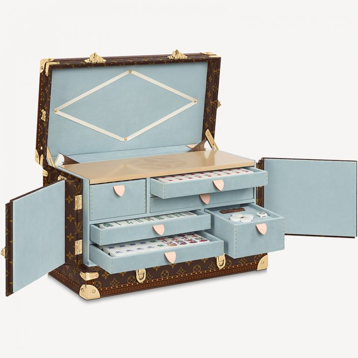 LUXE LOUIS VUITTON MAHJONG SET WITH ENGRAVED WOODEN TILES - Shout