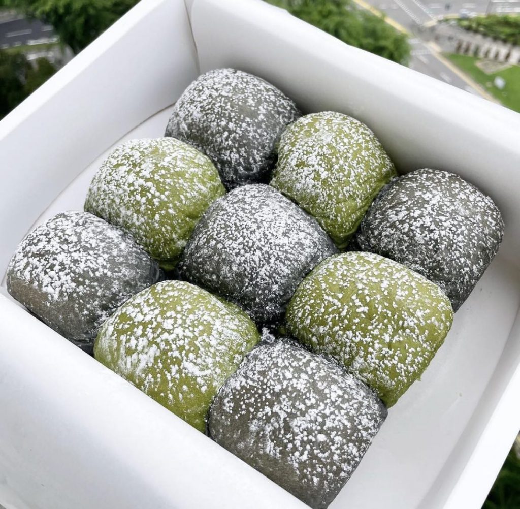 BOUNCY PULL-APART MOCHI MILK BUNS THAT SELL OUT IN 15 MINUTES - Shout