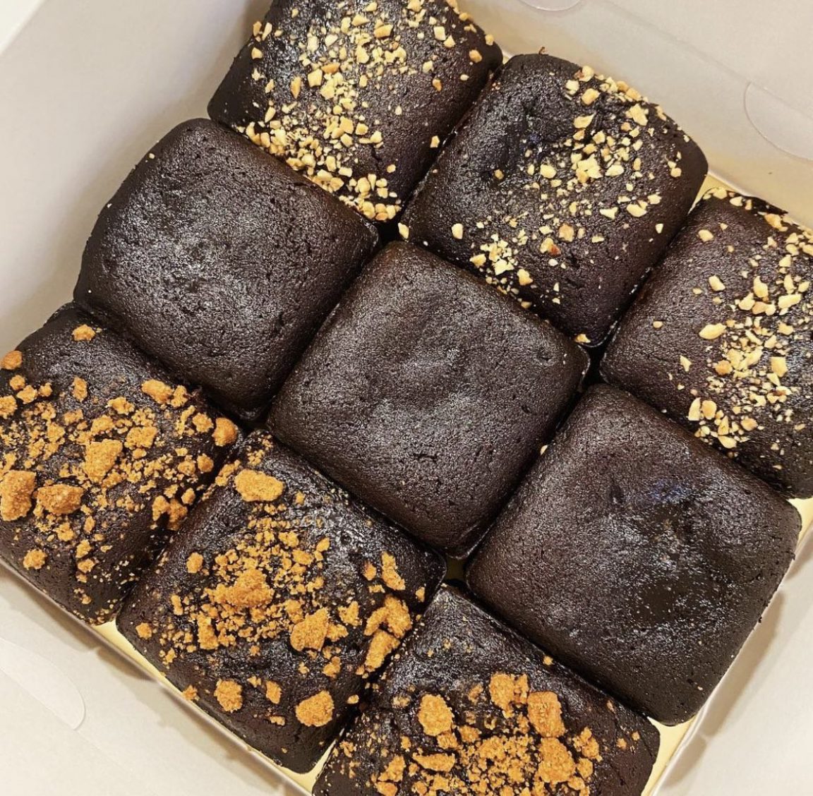 HALAL GOOEY & FUDGY BROWNIES STUFFED WITH CHEWY MOCHI FILLINGS - Shout