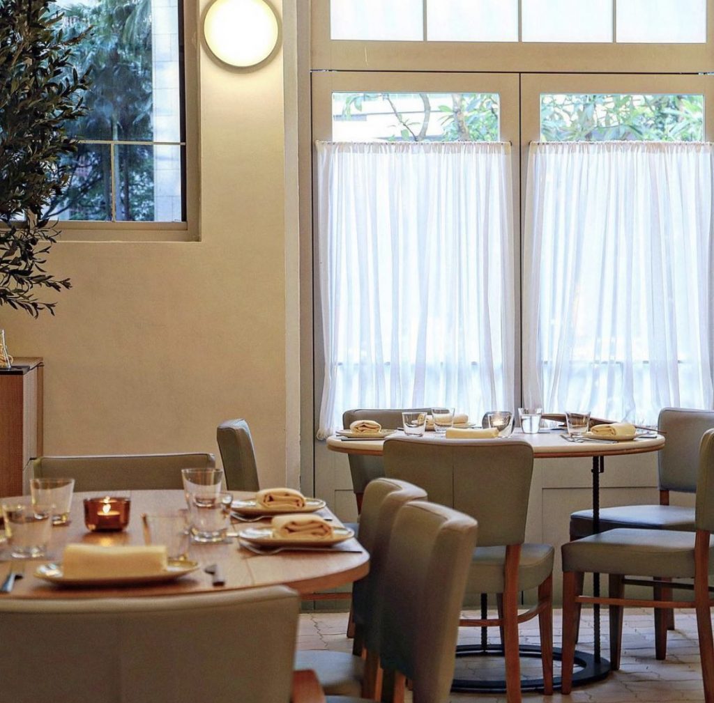 MODERN CALI-INSPIRED RESTAURANT HAS AN OPEN WOODFIRE GRILL CENTERPIECE ...