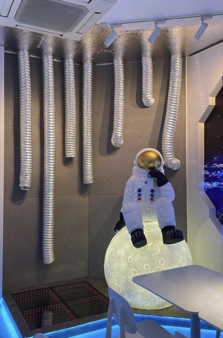 GALAXY-THEMED RESTAURANT WITH OUTER SPACE DECOR & ASTRONAUTS - Shout