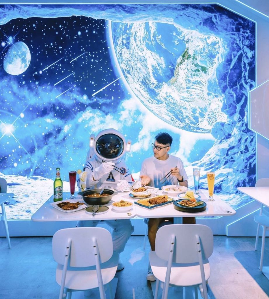 GALAXY-THEMED RESTAURANT WITH OUTER SPACE DECOR & ASTRONAUTS - Shout
