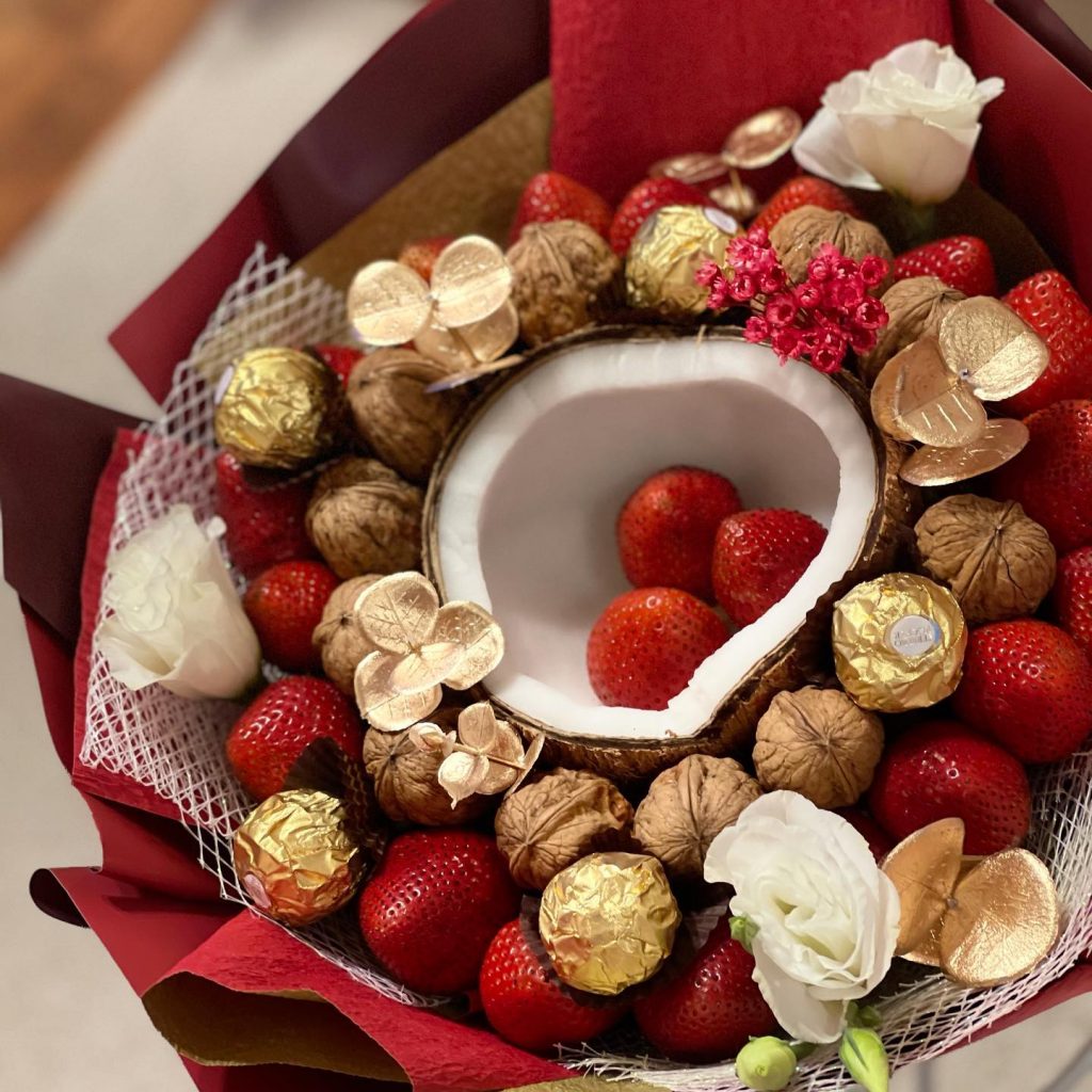 FIRST AND ONLY BESPOKE EDIBLE BOUQUETS IN SINGAPORE WITH BOOZE, FRUITS ...