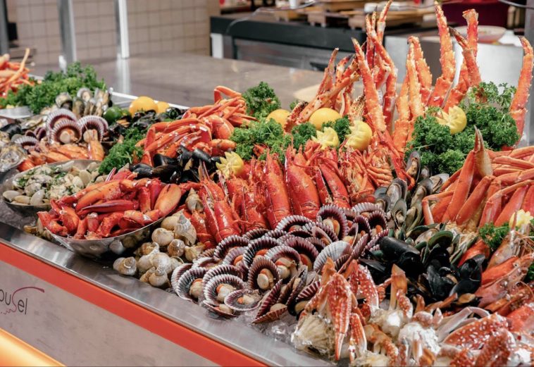 LUXURIOUS & EXTRAVAGANT SEAFOOD BUFFET SPREADS WITH CHEF’S SHOWS ...