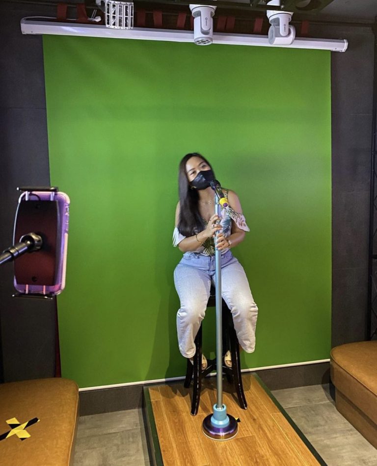 THIS KARAOKE STUDIO LETS YOU FILM & RECORD YOUR OWN MUSIC VIDEO WITH ...