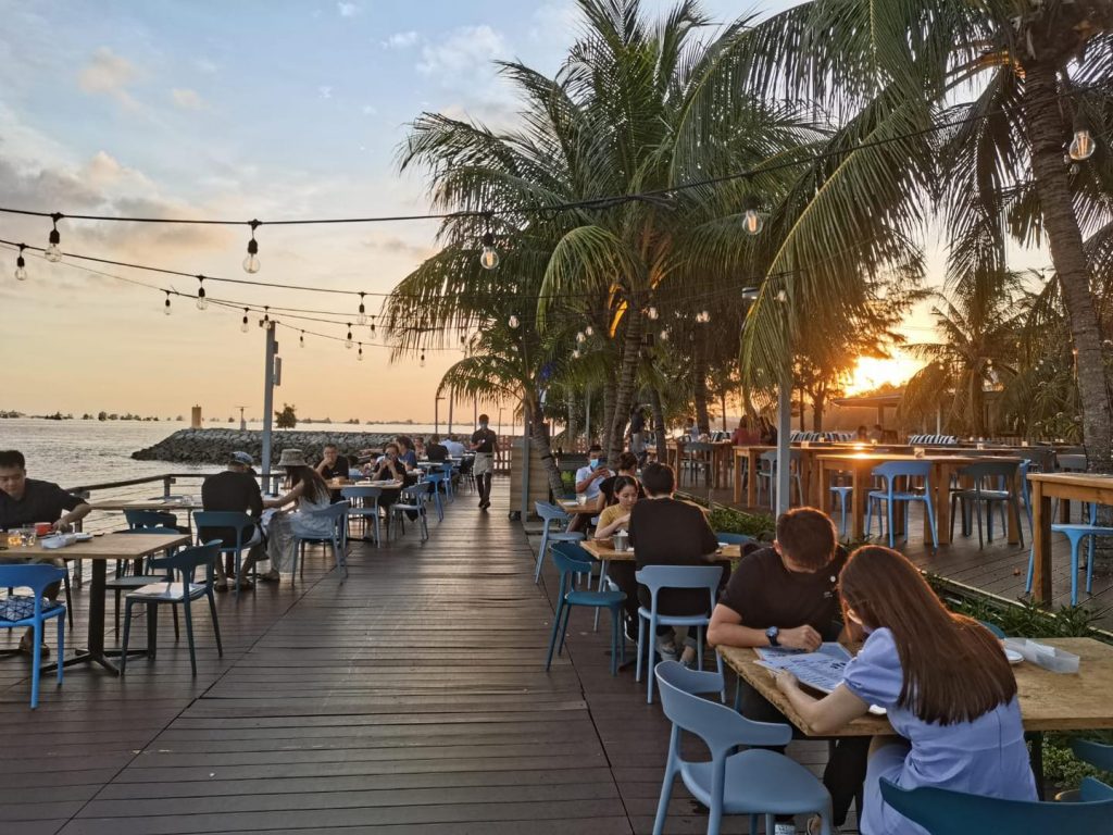 SCENIC SEASIDE RESTAURANT WITH OUTDOOR TERRACE & DECK FOR PANORAMIC ...