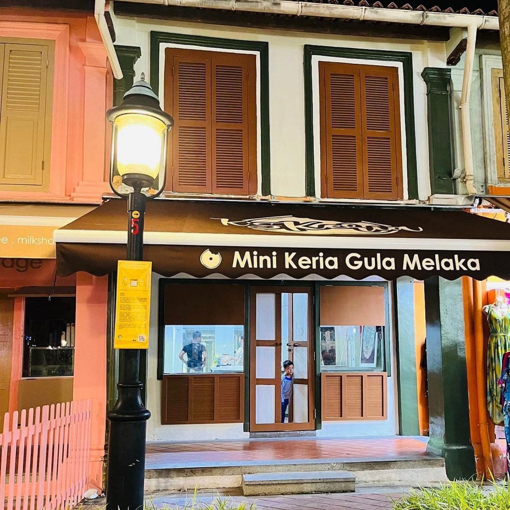 FIRST EVER HALAL MINI GULA MELAKA DOUGHNUTS IN SINGAPORE SELLS OUT IN ...