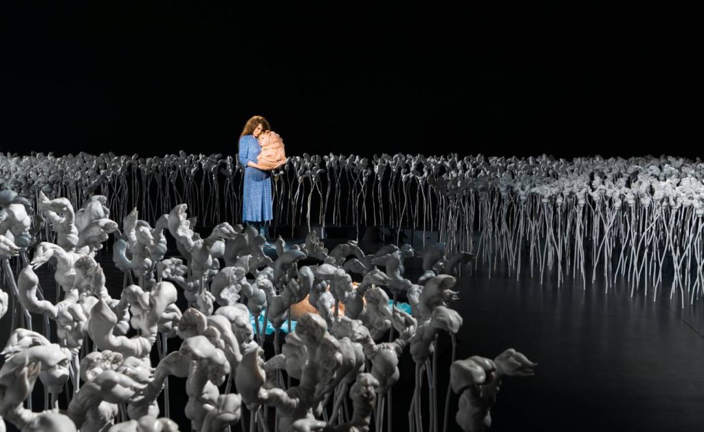 QUIRKY HYPER REALISTIC EXHIBITION AT ARTSCIENCE MUSEUM WITH HUMANOID ...