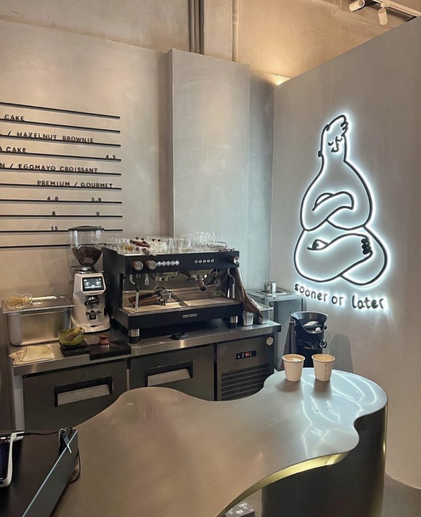 AESTHETIC & CHIC 3-STOREY MONOCHROMATIC CAFÉ & RETAIL SPACE IN HAJI ...