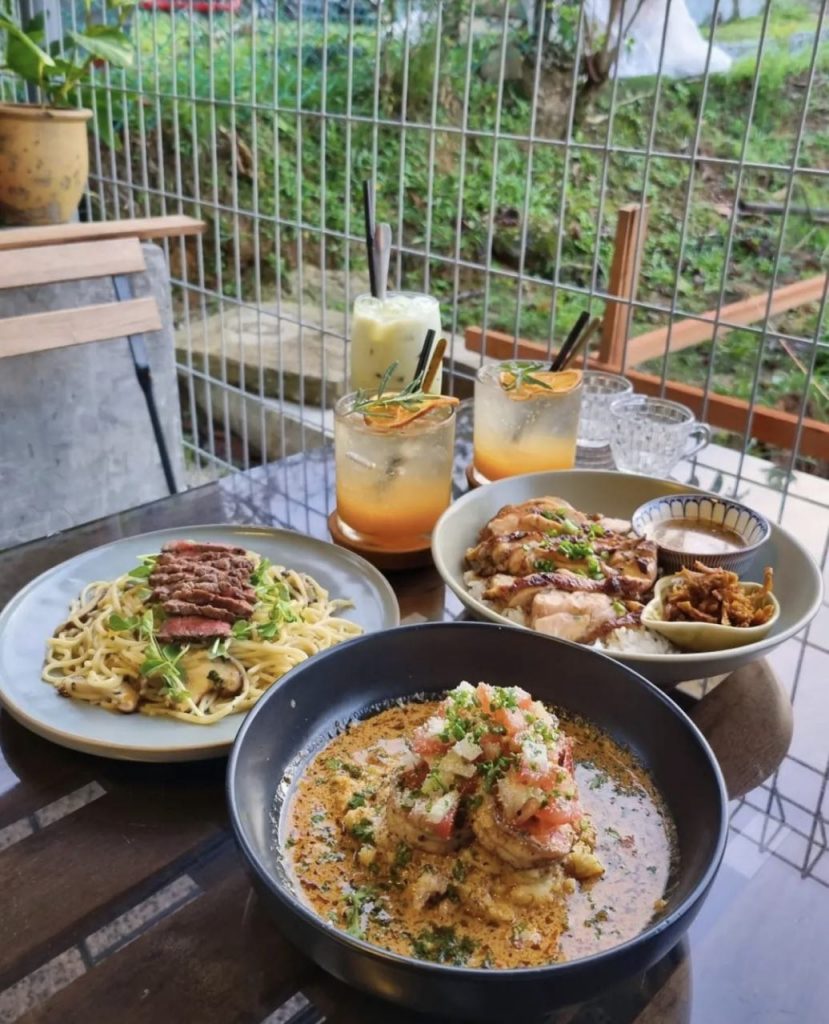 THIS HALAL HOME CAFÉ IN JOHOR BAHRU SITS IN THE BACKYARD OF A HOME AND ...