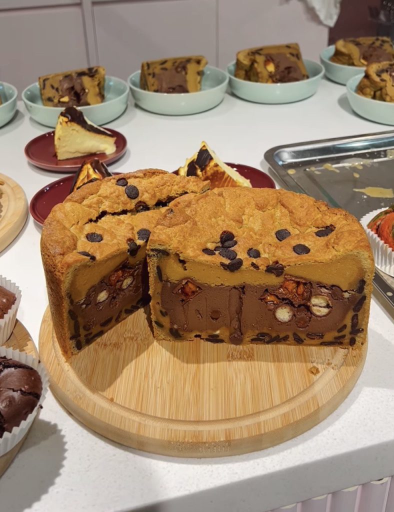 HALAL PASTEL-THEMED DESSERT CAFÉ WITH CHUNKY COOKIE DOUGH CAKES ...