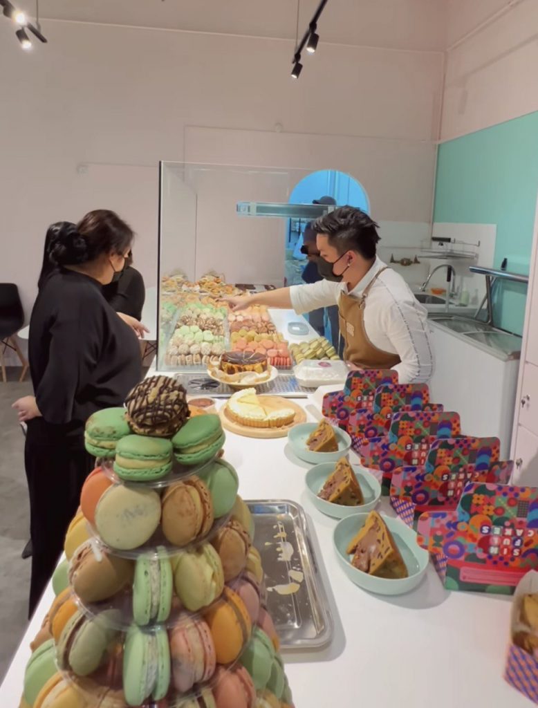 HALAL PASTEL-THEMED DESSERT CAFÉ WITH CHUNKY COOKIE DOUGH CAKES ...