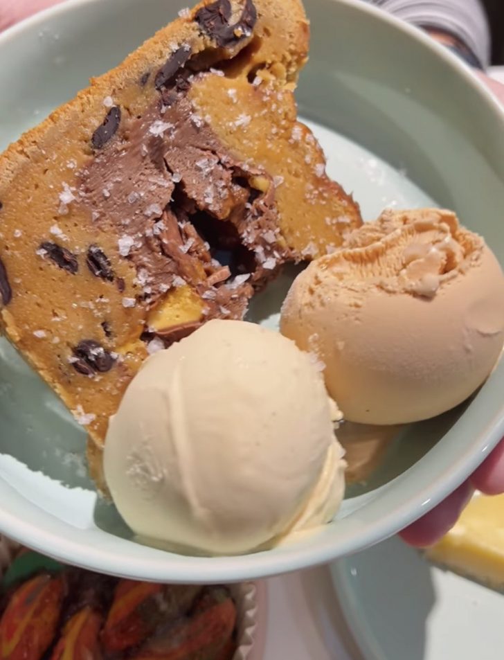 HALAL PASTEL-THEMED DESSERT CAFÉ WITH CHUNKY COOKIE DOUGH CAKES ...