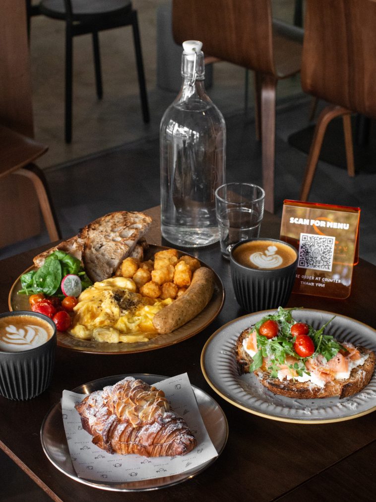 THIS IG-WORTHY CAFÉ IN A CO-WORKING SPACE HAS A PLAYABLE GIANT CHESS ...