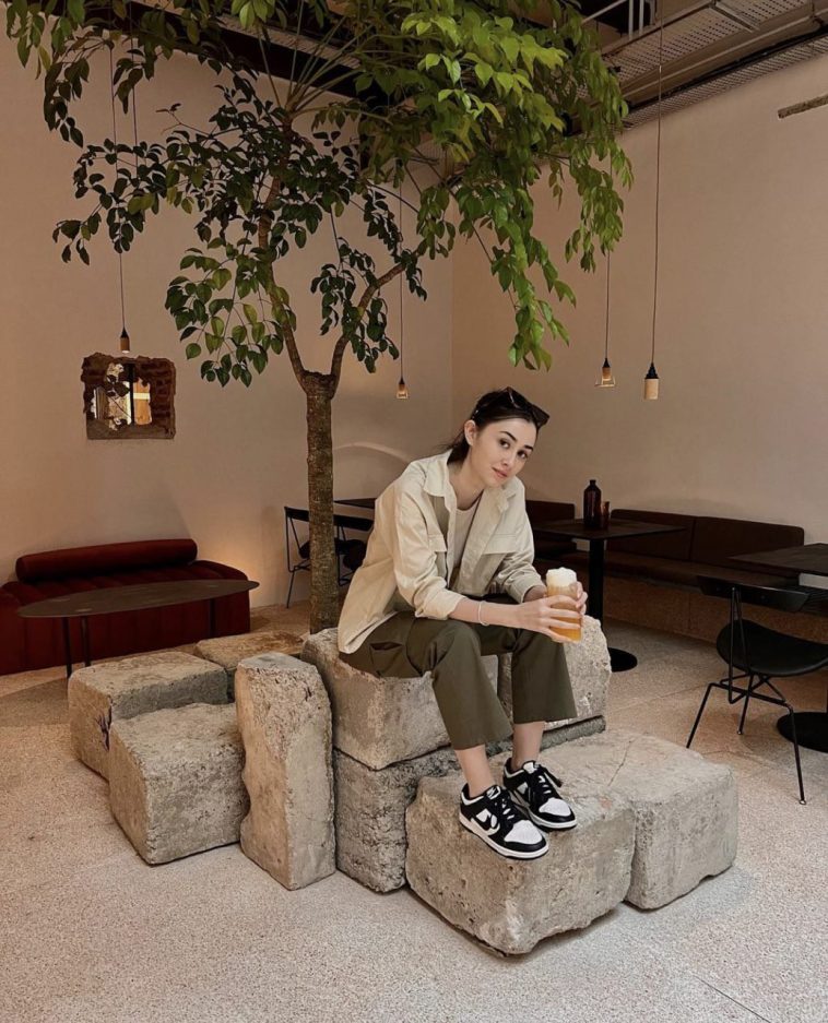 THIS AESTHETIC GRUNGE-INSPIRED CAFÉ & CREATIVE SPACE LOOKS LIKE AN ART ...