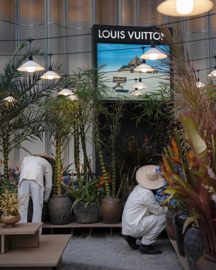 AESTHETIC & IMMERSIVE BOTANICAL ART INSTALLATION AT ION ORCHARD TILL ...