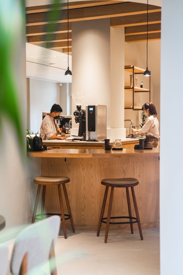 [SHOUT REVIEWS] MINIMALISTIC CAFÉ & SPECIALTY COFFEE HOUSE WITH ...