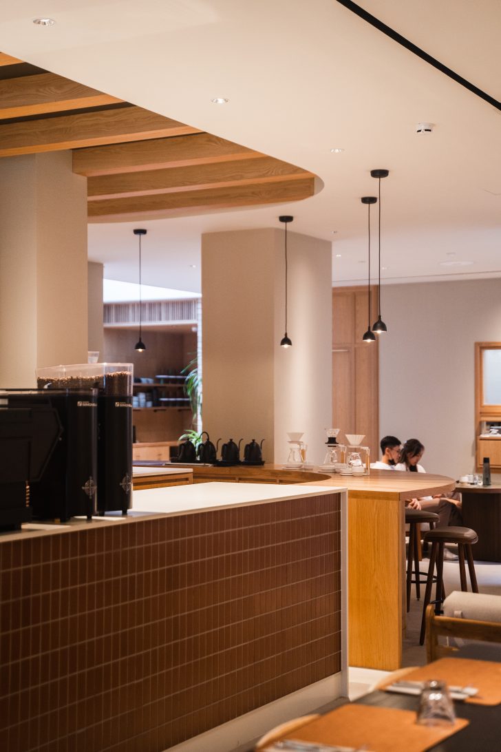 [SHOUT REVIEWS] MINIMALISTIC CAFÉ & SPECIALTY COFFEE HOUSE WITH ...