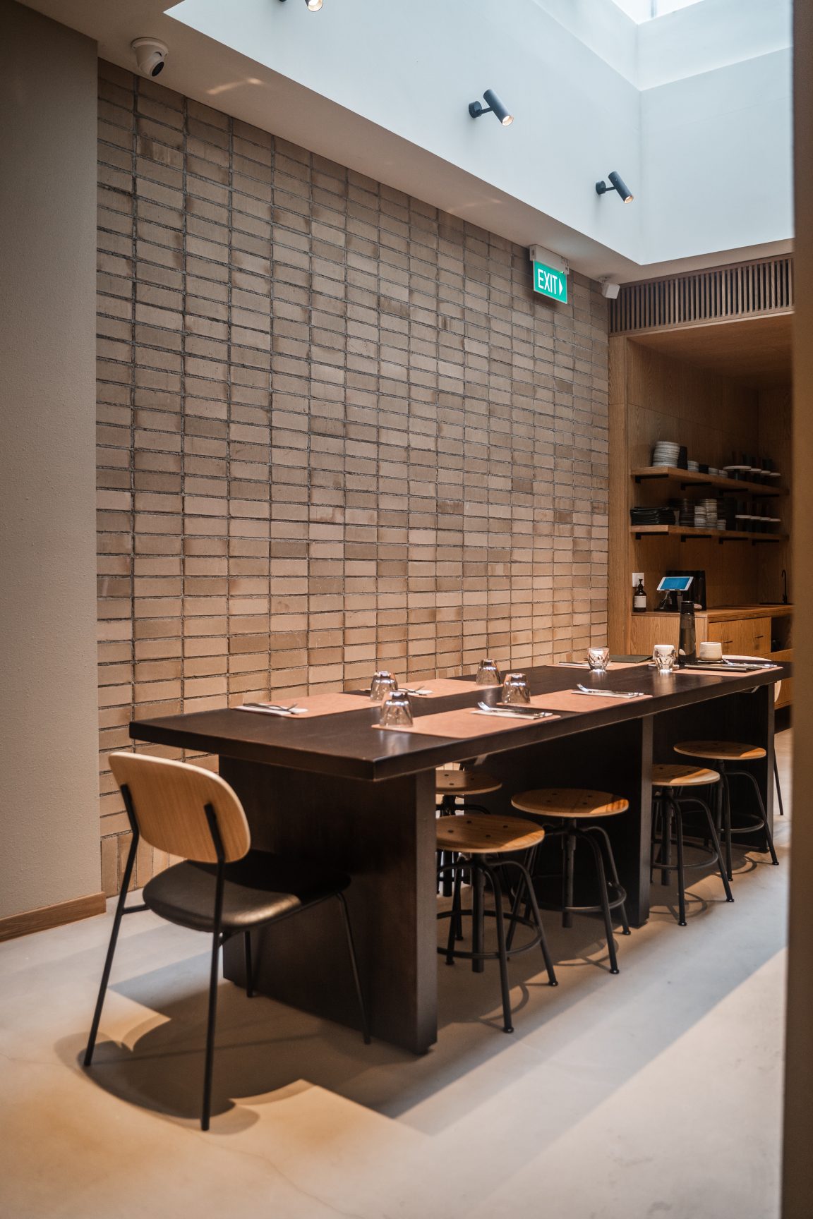 [SHOUT REVIEWS] MINIMALISTIC CAFÉ & SPECIALTY COFFEE HOUSE WITH ...