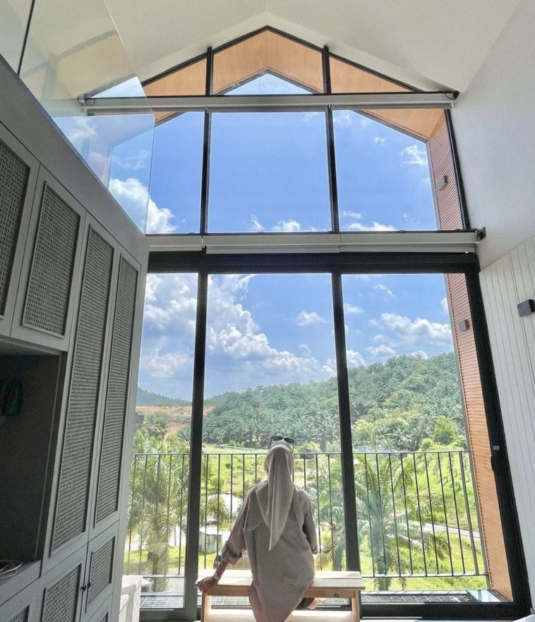 PICTURESQUE CABIN STAY & CAFÉ WITH STUNNING HILLTOP VIEWS IN JOHOR! – Shout