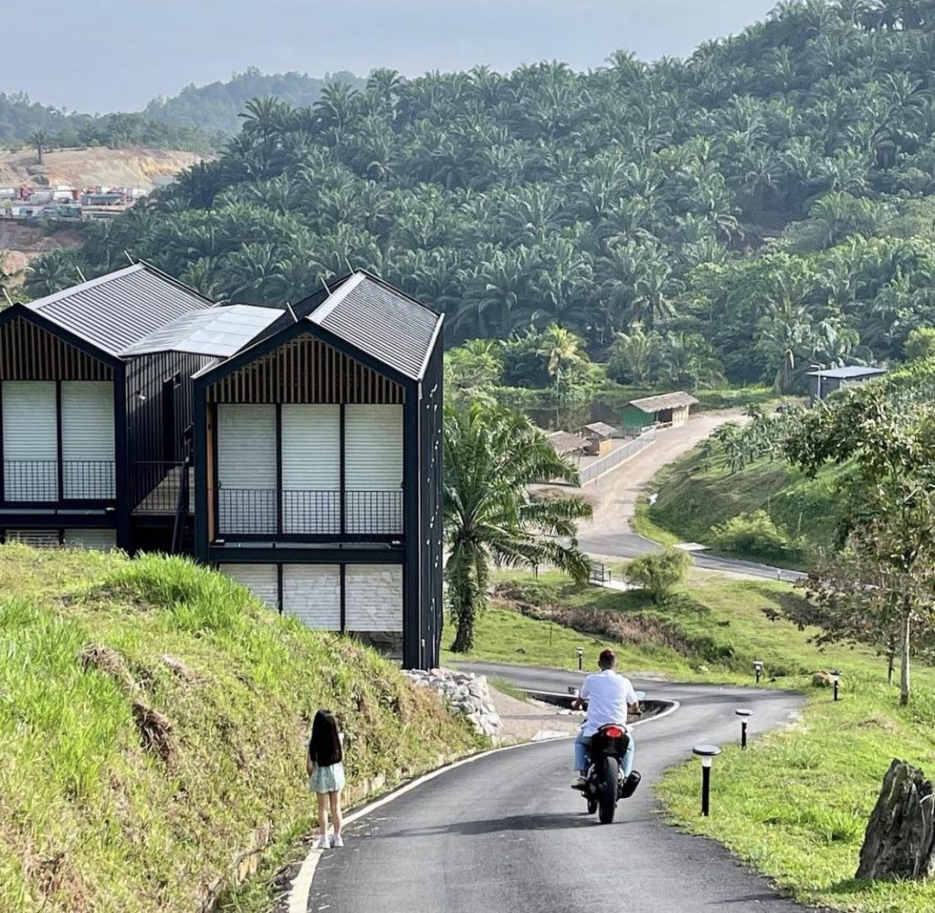 PICTURESQUE CABIN STAY & CAFÉ WITH STUNNING HILLTOP VIEWS IN JOHOR! - Shout