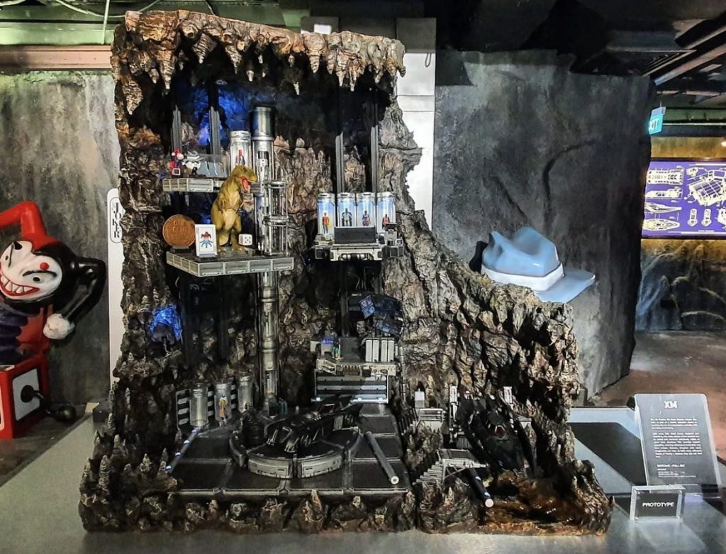 FREE BATCAVE EXHIBITION WITH LIFE-SIZED FIGURINES, SUPERHERO SUITS ...