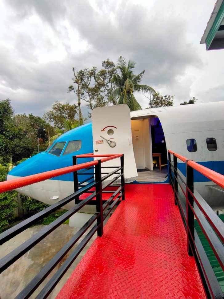 ONE-OF-A-KIND HOTEL IN AIRCRAFT AT TWIN JETS RESORT MALAYSIA! - Shout