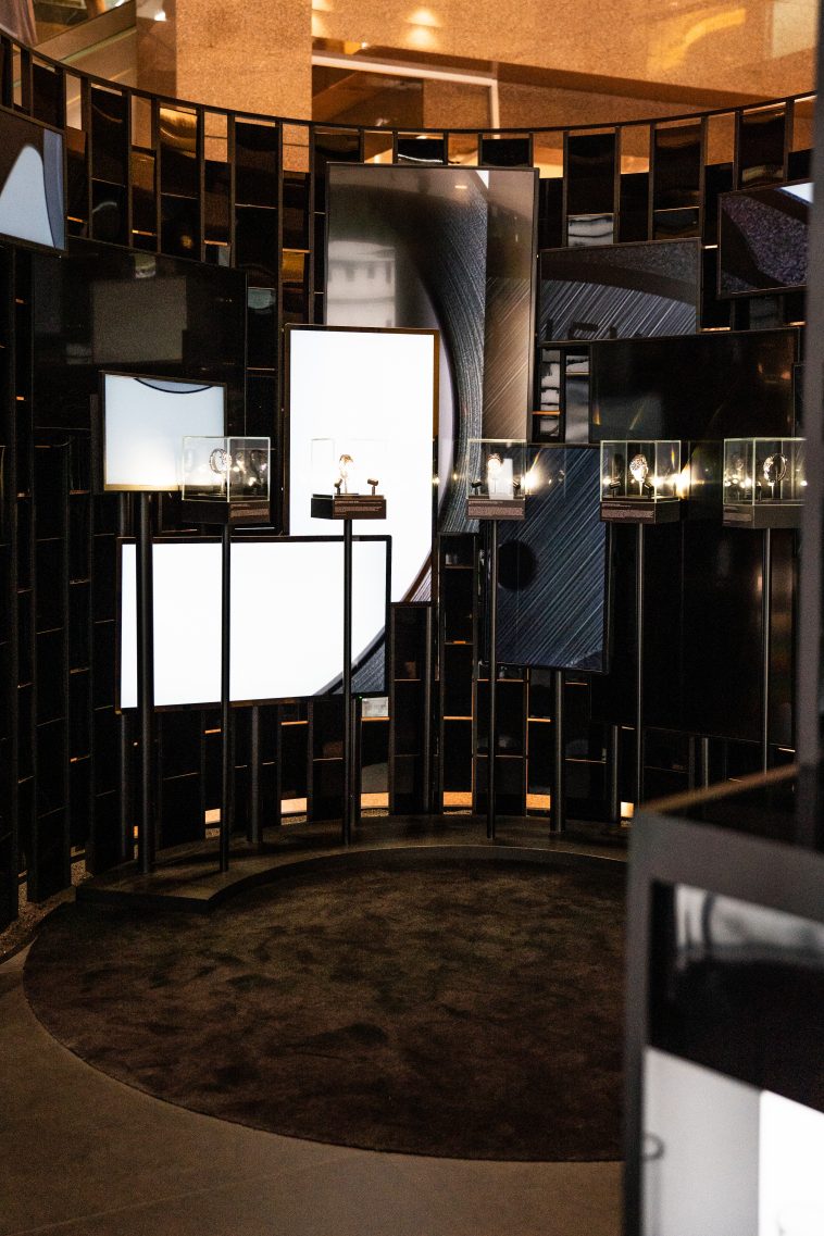 CHANEL’S INTERACTIVE POP-UP EXHIBITION WITH GIF PHOTOBOOTH! - Shout