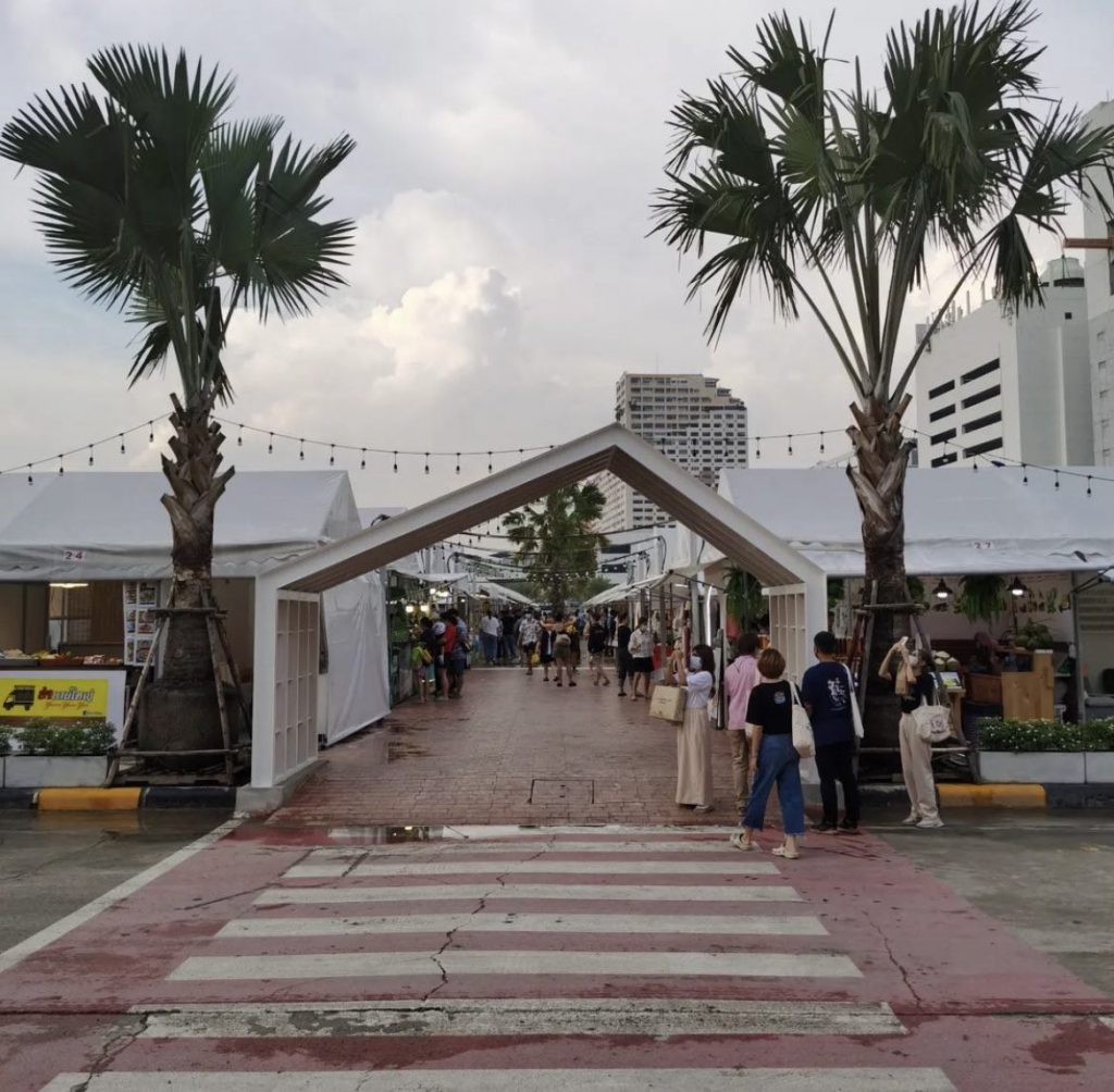 NEW THE ONE RATCHADA NIGHT MARKET IN BANGKOK OPENS TILL 12AM DAILY! - Shout