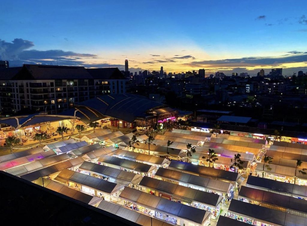 NEW THE ONE RATCHADA NIGHT MARKET IN BANGKOK OPENS TILL 12AM DAILY! - Shout