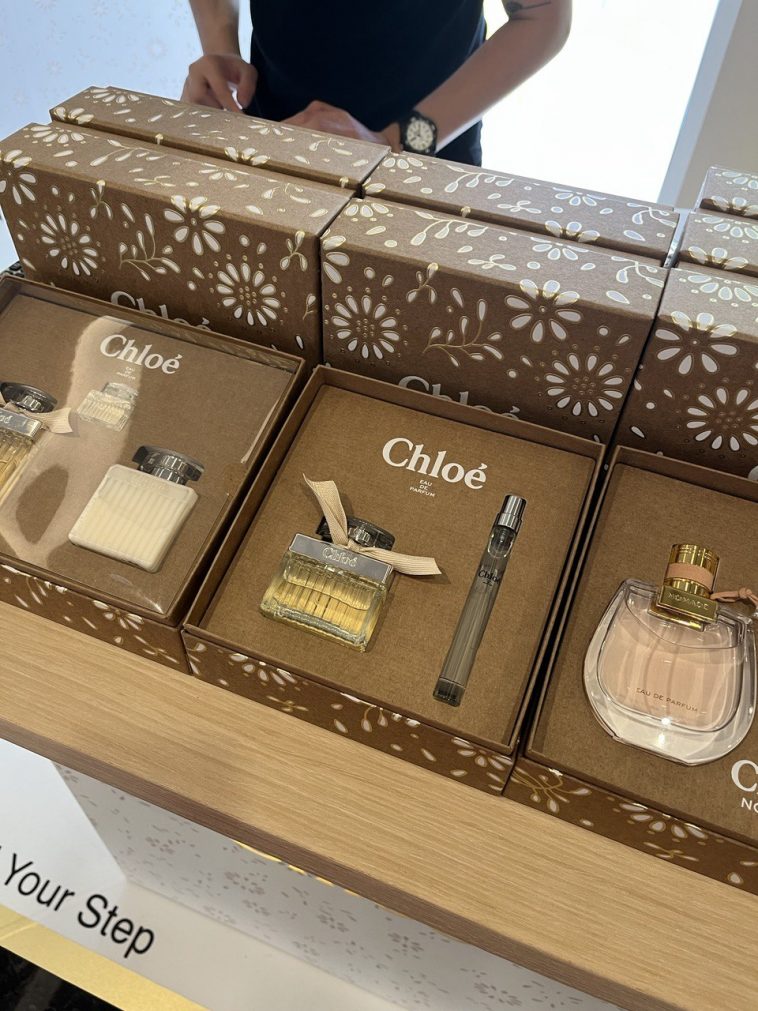 FREE 8-PC FRAGRANCE SAMPLE & PHOTO PRINTOUTS AT THIS PERFUME POP-UP ...