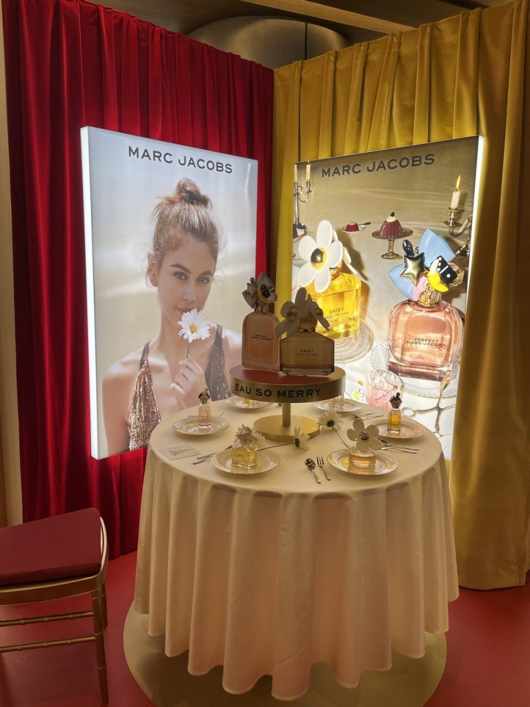 FREE 8-PC FRAGRANCE SAMPLE & PHOTO PRINTOUTS AT THIS PERFUME POP-UP ...