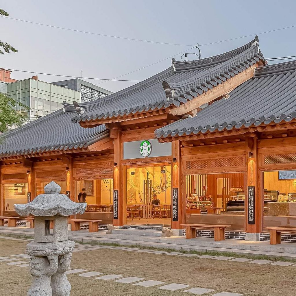 NEW TRADITIONAL HANOK STARBUCKS OUTLET IN SOUTH KOREA! - Shout