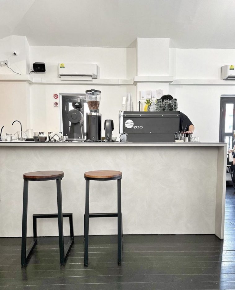 BLACK & WHITE LOFT-STYLE COFFEE STUDIO IN A CHINATOWN SHOPHOUSE! - Shout