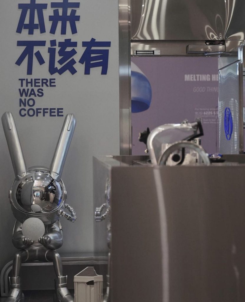 FUTURISTIC BLUE & SILVER-THEMED CAFÉ WITH REAL FRUIT COFFEES! - Shout