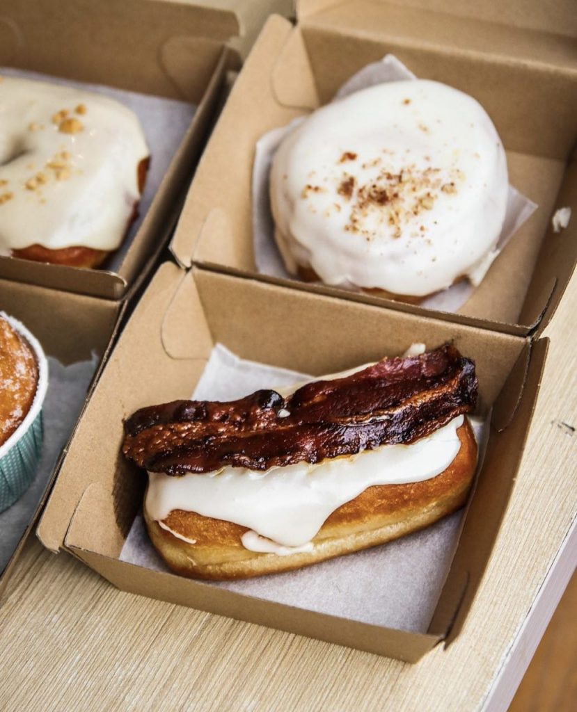 THIS DOUGHNUT SHOP MAKES SAVOURY MAPLE BACON DOUGHNUT BARS WITH ACTUAL ...