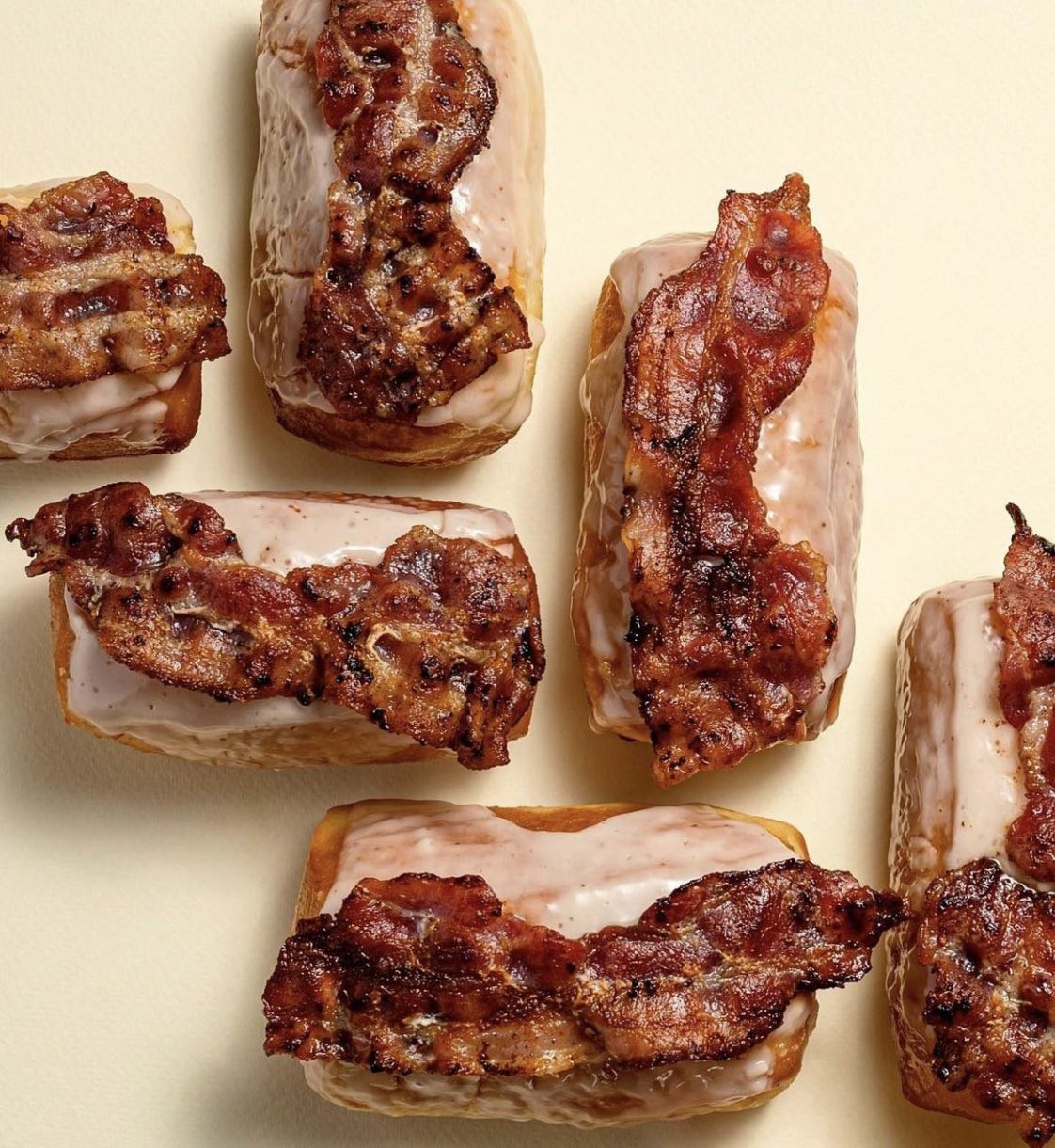 THIS DOUGHNUT SHOP MAKES SAVOURY MAPLE BACON DOUGHNUT BARS WITH ACTUAL ...