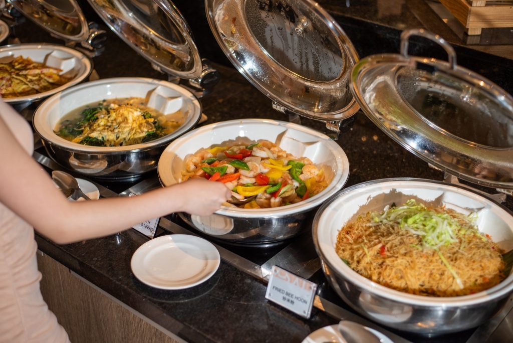 1-FOR-1 WEEKEND SEAFOOD BUFFET AT CARLTON HOTEL WITH FRESH OYSTERS ...