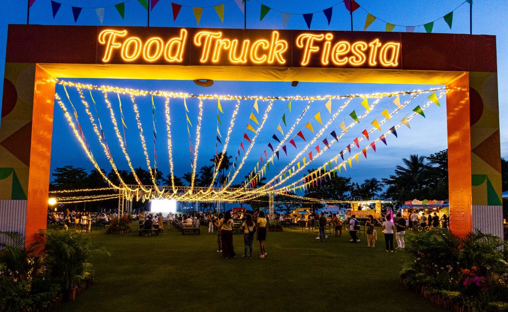 SENTOSA FOOD TRUCK FIESTA WITH EATS, FREE MOVIES BY THE BEACH, FESTIVE ...