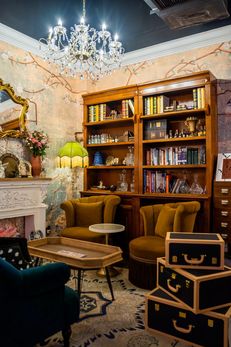 PET-FRIENDLY VINTAGE A BEAUTIFUL DAY TEA ROOM & BAR SERVES DRINKS IN ...
