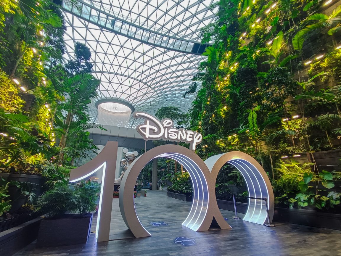 DISNEY EXPERIENCE AT JEWEL CHANGI AIRPORT WITH FREE LIGHT SHOWS, MEET ...