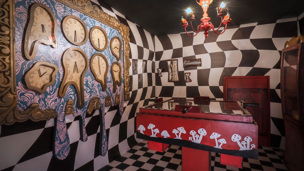 GIANT ALICE IN WONDERLAND ESCAPE ROOM EXPERIENCE TO HAPPEN IN A SECRET ...