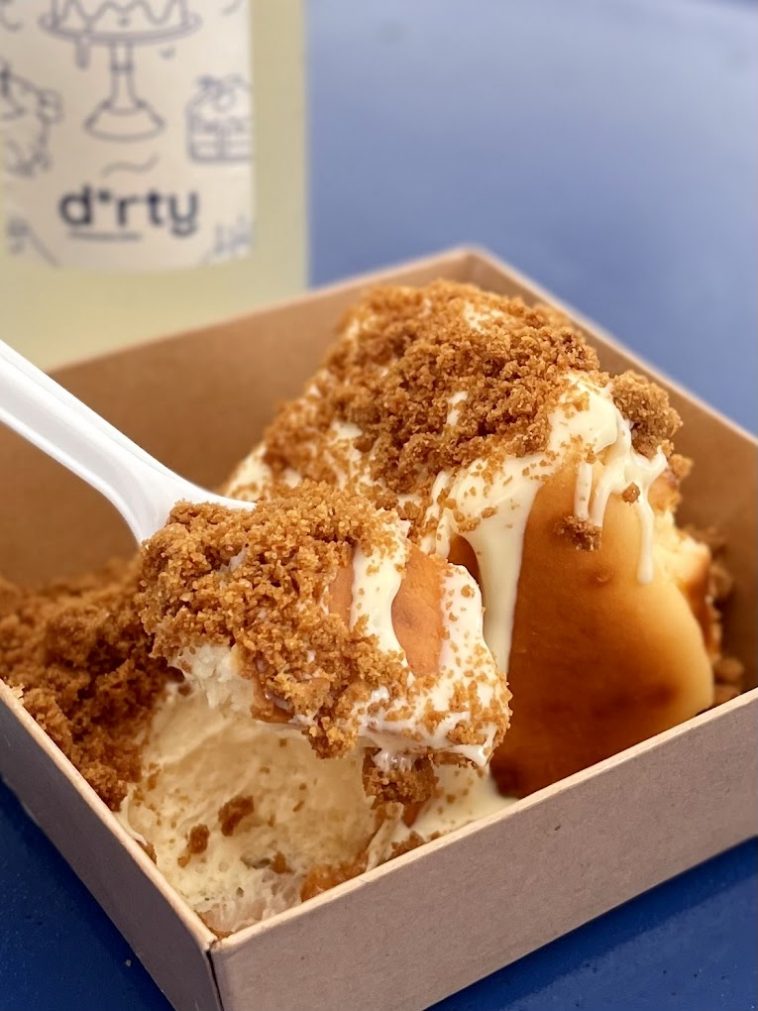 DIY YOUR OWN BURNT CHEESECAKE WITH SAUCES & TOPPINGS LIKE HOT NUTELLA ...