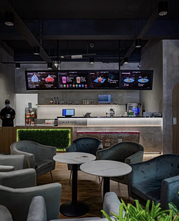 THIS REPTILE DESSERT CAFÉ IN KUALA LUMPUR LETS YOU DINE WITH LIVE ...